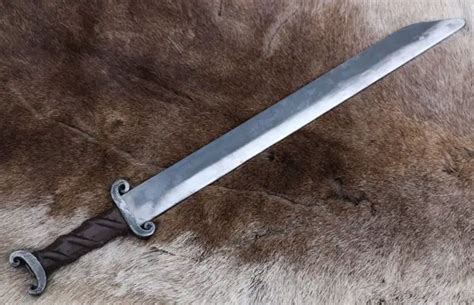 6 Key Differences Between Dagger Vs Short Sword Which Is The Best
