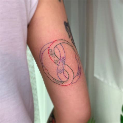 Tatuagem ouroboros 77 inspirações para uma tattoo cheia de significado