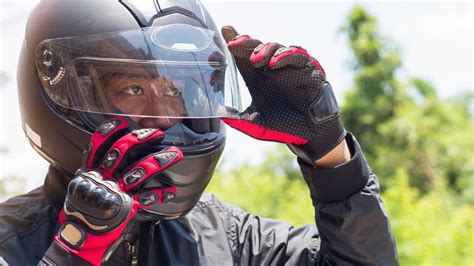 Atención motociclistas Cómo reconocer un casco de moto certificado