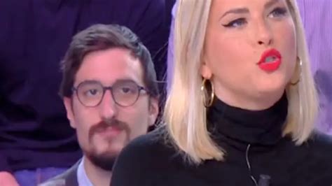 Kelly Vedovelli et Cyril Hanouna en couple Elle répond enfin