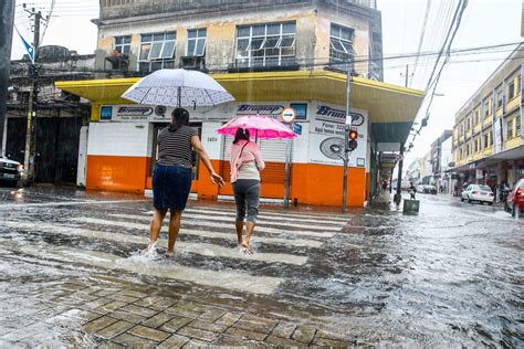 Veja imagens da forte chuva em Fortaleza Ceará G1