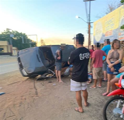 Motorista Sai Ileso Ap S Capotar Carro Na Br Em Batalha