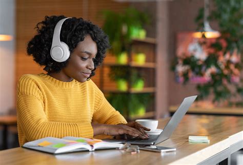 Is The Headphones Port Red Or Green Plug Differences Explained