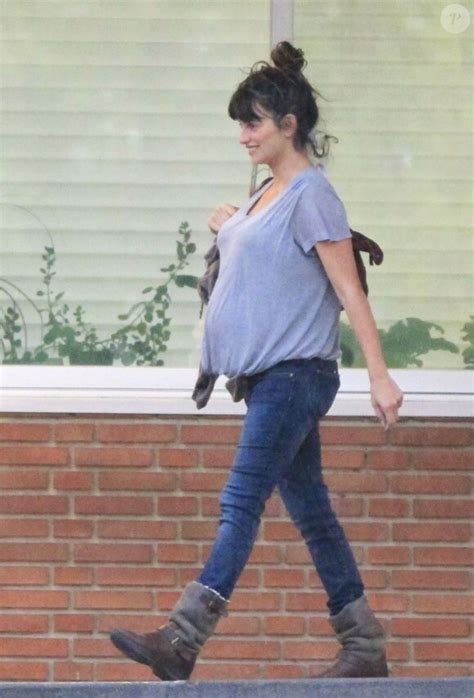 Vidéo Penélope Cruz va rendre visite à sa soeur Monica Cruz à la