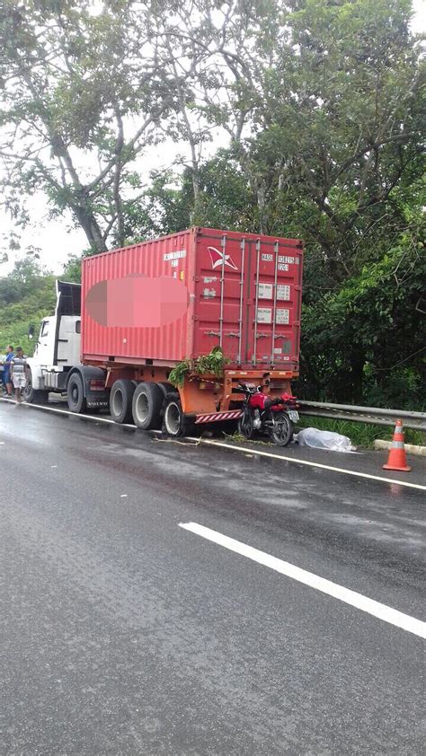 Motociclista Morre Ao Bater Em Carreta Que Estava Parada Na BR 101 No