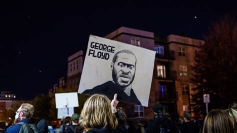 Galerie Derek Chauvin Muž zodpovědný za smrt George Floyda dostal