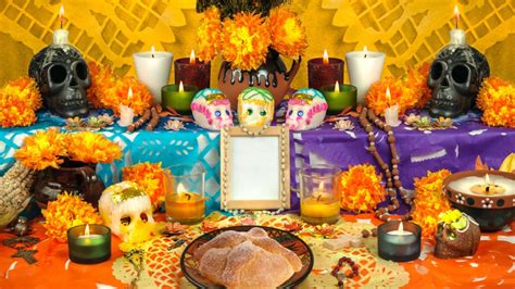 12 cosas que NUNCA deben faltar en tu ofrenda de Día de Muertos y su