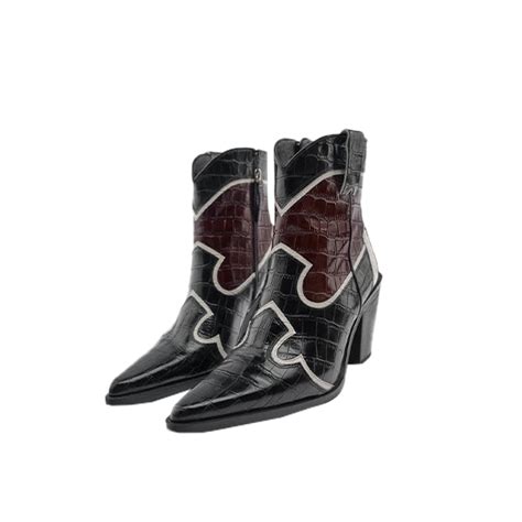 Saiba como usar botas cowboy e aderir à tendência da temporada