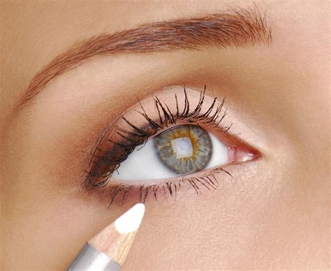 Cómo maquillarse los ojos para que se vean más grandes 8 Trucos