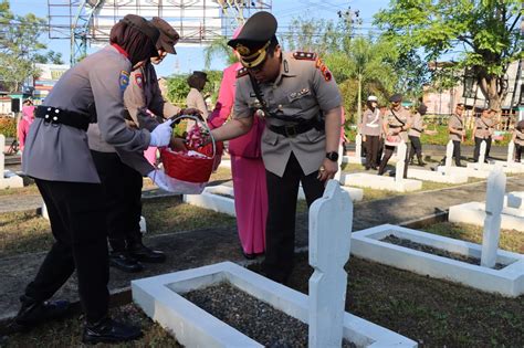 Sambut Hari Bhayangkara Ke 77 Polres Demak Gelar Ziarah Di Makam
