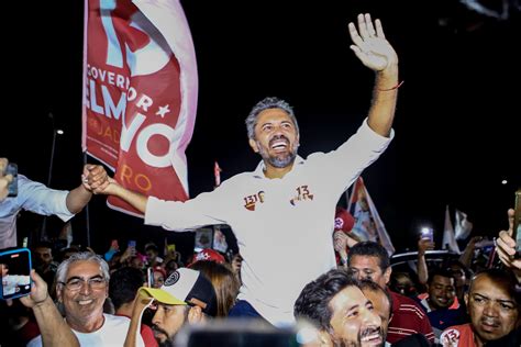 Governador eleito do Ceará Elmano de Freitas estampa a capa da nova