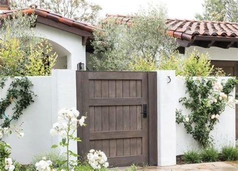 40 Wooden Gate Ideas For An Inspiring Backyard FUTURISTIC ARCHITECTURE