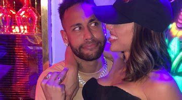 Cenapop Neymar surge suposta aliança de compromisso ao posar