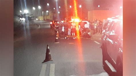 A Gazeta Acidente Entre Moto E Caminh O Mata Mulher Em Marata Zes