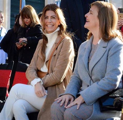 Juliana Awada Y Sus Mejores Looks De Invierno Con Jeans Sin Perder