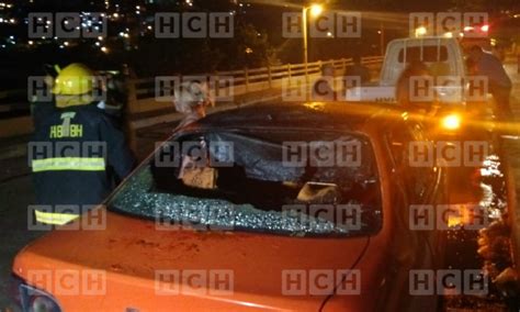 Mujer se salva de morir calcinada tras el incendio de su vehículo en