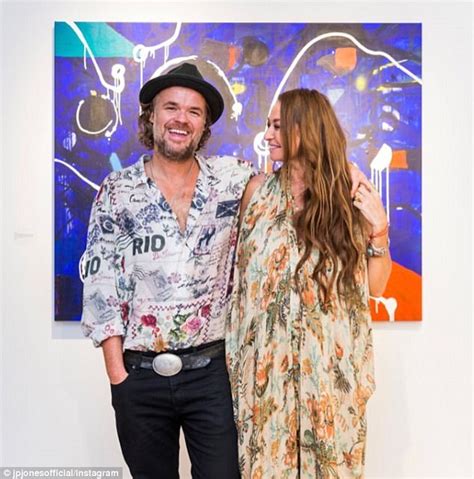 Heavily Pregnant Camilla Franks Flaunts Her Bump At Bondi Daily Mail Online