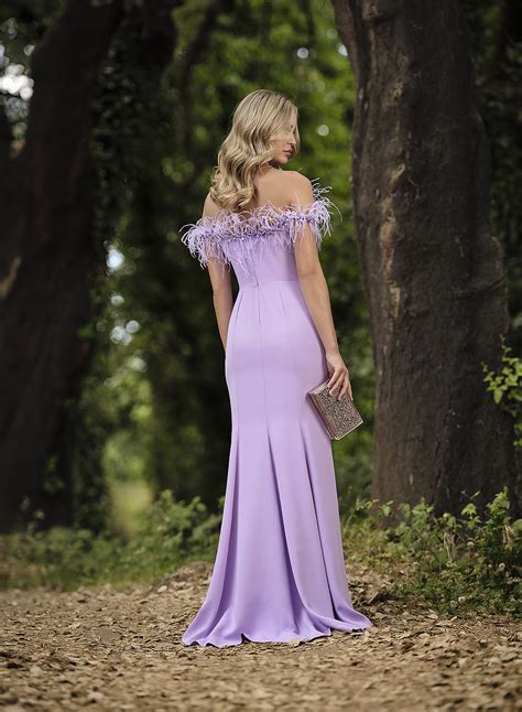 Descubrir más de 86 vestidos fiesta plumas muy caliente tnbvietnam edu vn