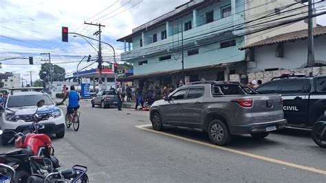 A Gazeta Jovem é morto 13 tiros de manhã em movimentada rua de