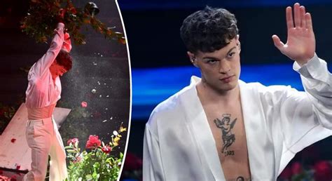 Un Cantante Del Festival De San Remo Enfurece Y Destroza El Escenario