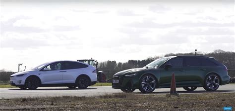 Audi Rs Drag Races Tesla Model X Performance It S A Real Cliffhanger