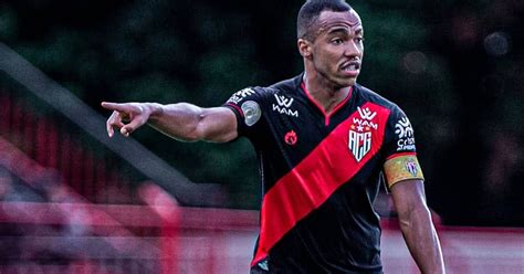 Botafogo encaminha contratação a custo zero de Marlon Freitas para 2023