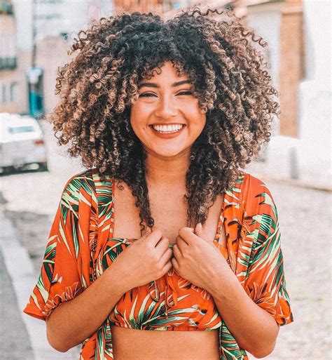 Cabelo cacheado luzes 60 ideias desse estilo incrível