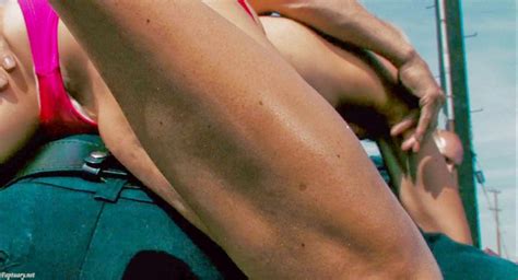 Amy Smart Fakes Telegraph