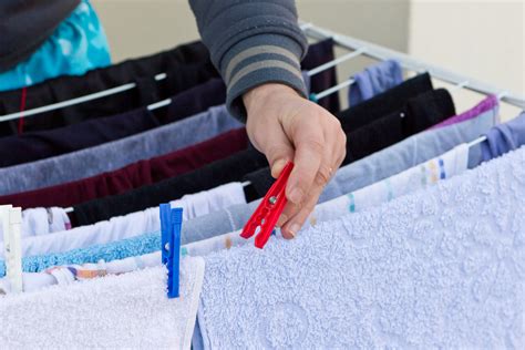 3 Tips Efectivos Para Eliminar El Olor A Humedad En La Ropa En