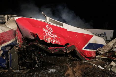 36 muertos y 85 heridos tras la colisión de dos trenes en Grecia