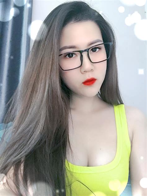 200 Ảnh Gái Xinh Đeo Kính Đẹp Ngầu Cute Dễ Thương Nhất