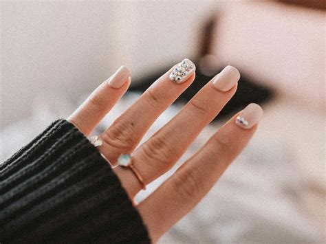12 diseños de uñas coreanas que son tendencia este verano de 2024