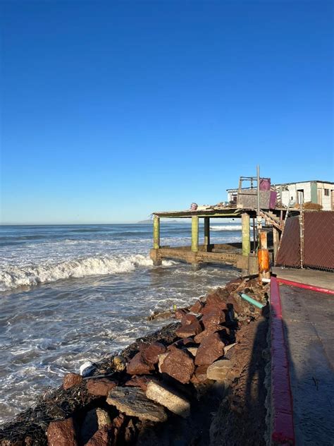 Protección Civil Rosarito advierte por marea alta en zona costa