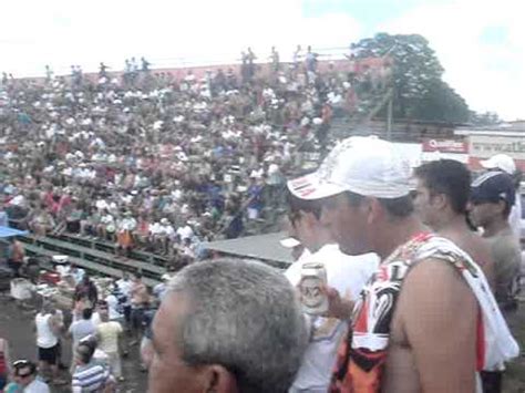 Torcida do Barranco no jogo do acesso do Guaçuano YouTube