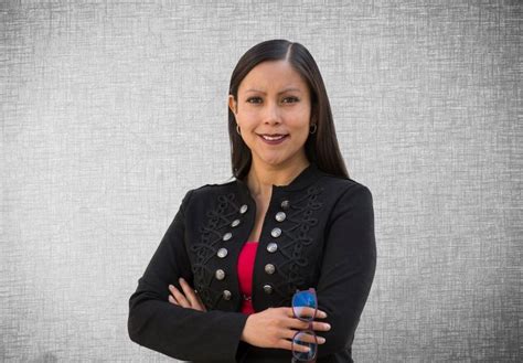Quién es Ginarely Valencia La nueva moderadora para el debate en el