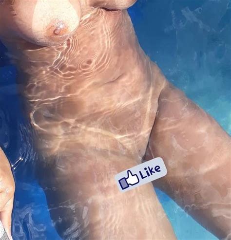 Wanessa Gordinha Gostosa Demais e Bronzeada Tirou Várias Fotos Picantes