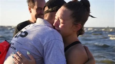 Pilar Tellería se convirtió en la mujer más joven en cruzar a nado el