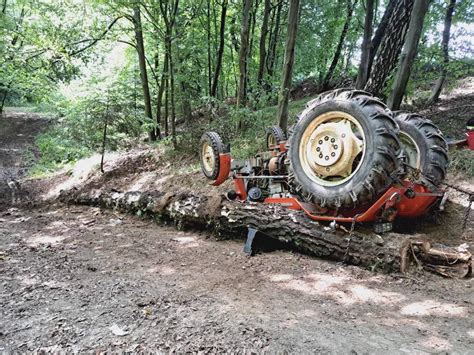 Poważny wypadek podczas prac leśnych Dwie kobiety ranne FOTO