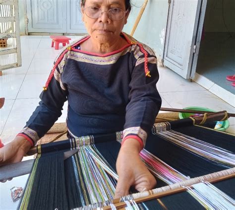 Đắk Lắk Những phụ nữ Ê Đê miệt mài giữ hồn nghề dệt Cổng Thông Tin