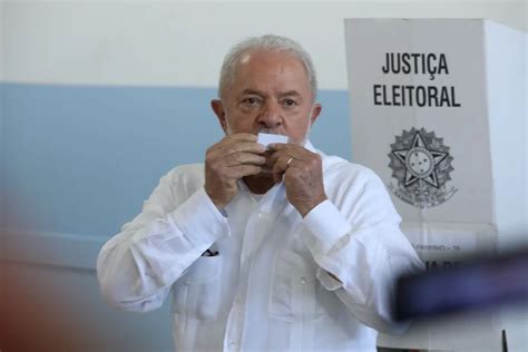 Lula vota em São Bernardo apontando o 30 de outubro mais importante da