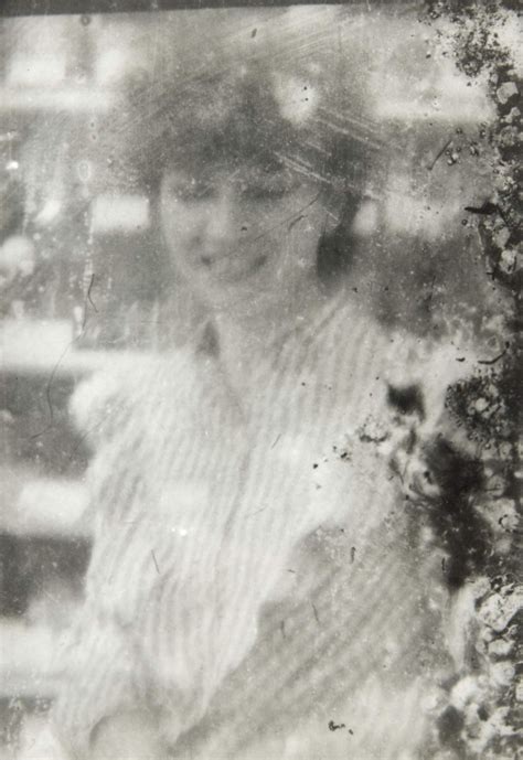 MIROSLAV TICHÝ 1926 2011 Dievča v pruhovanej košeli Jarná aukcia
