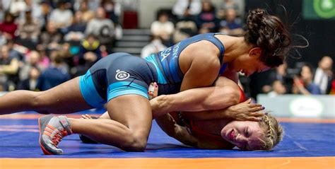 Grappling Pose College Wrestling Black Girl Fitness Catch Wrestling