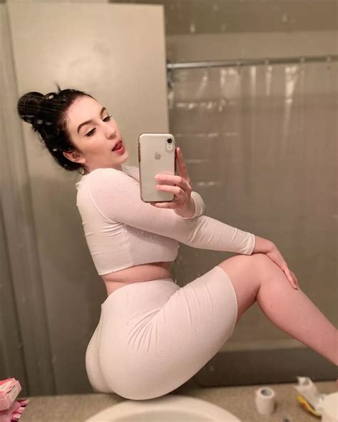 Sink Booty Nudes By Fine Hoess