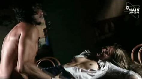 María Elena Swett desnuda en Rojo Intenso