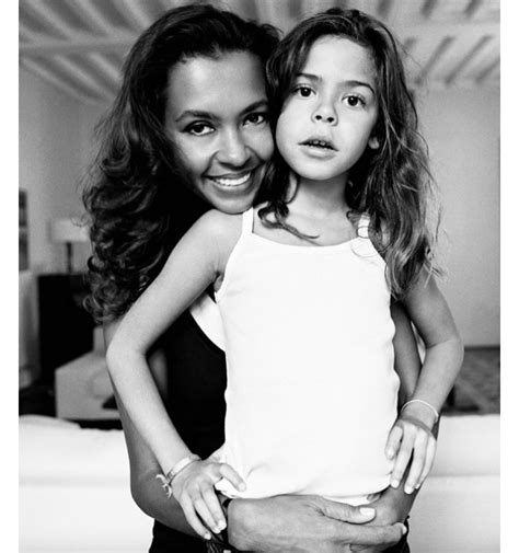 Photo Karine Le Marchand dévoile de rares photos de sa fille Alya 18