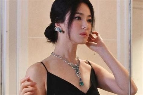 Hình ảnh vợ Song Joong Ki ở độ tuổi 20 gây sốt cõi mạng mặt mộc liệu