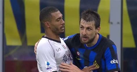 Acerbi é absolvido de acusação de racismo contra Juan Jesus na Itália