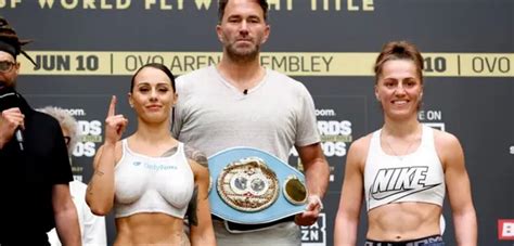 BOXE Une combattante se présente topless à la pesée