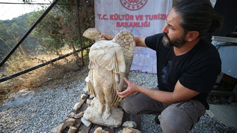 Syedra Antik Kenti nde 1800 yıllık zafer tanrıçası heykeli bulundu