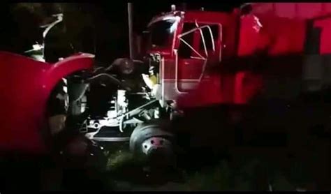 Choque Entre Tr Ilers Sobre La Carretera A Alvarado Veracruz Deja Un
